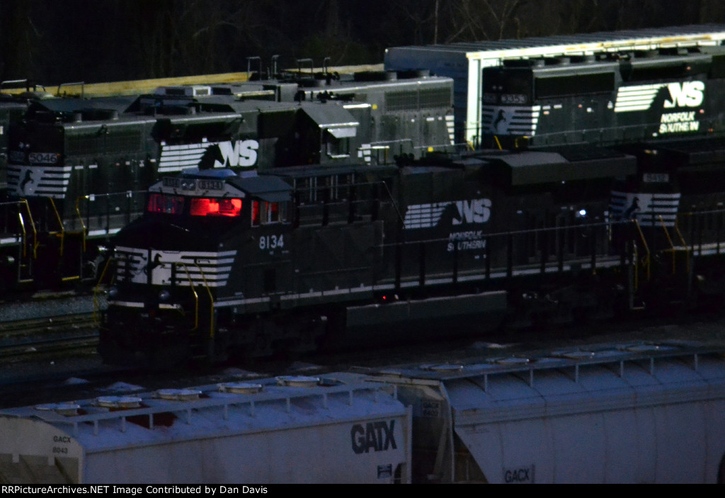 NS ES44AC 8134 in Allentown